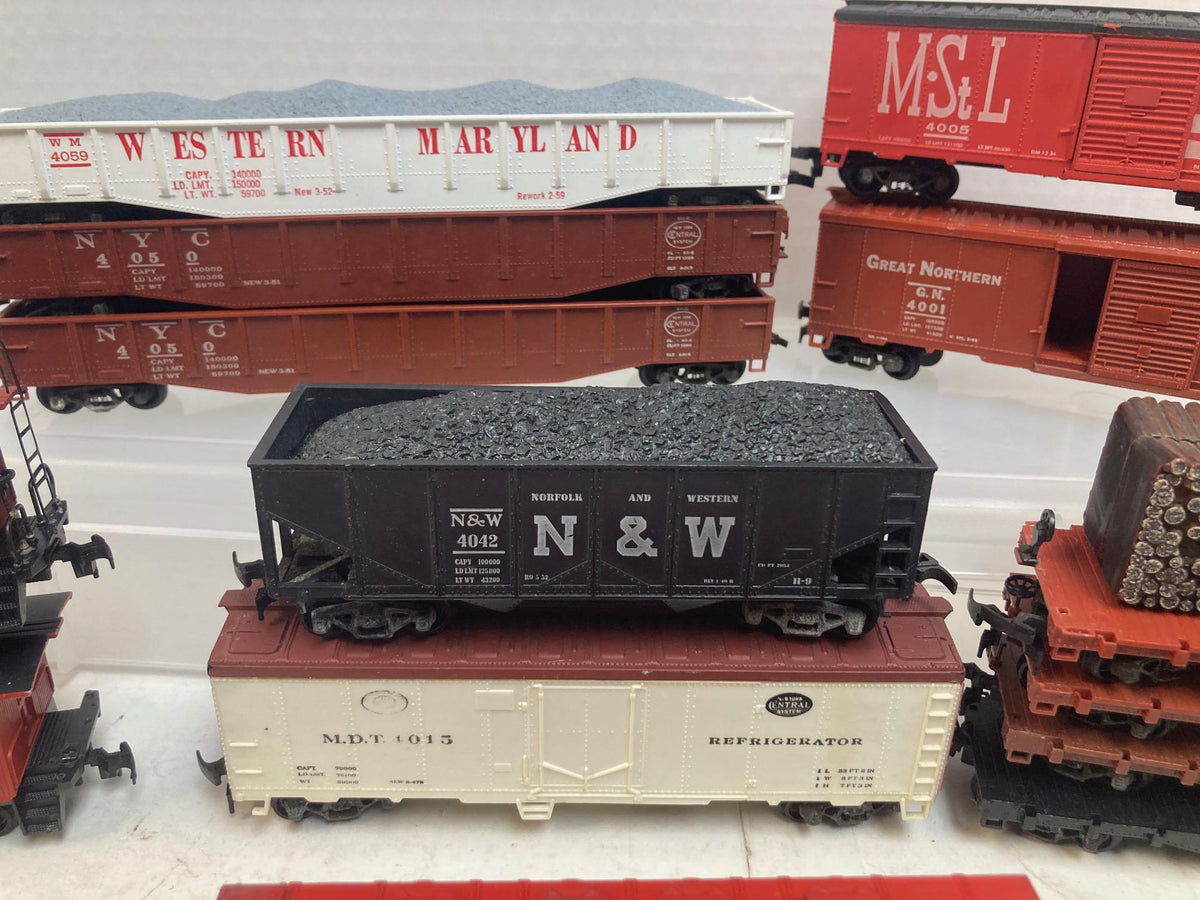 Revell HO 16 Freight Car Lot w/ Revell Track – Roundhouse Electric ...