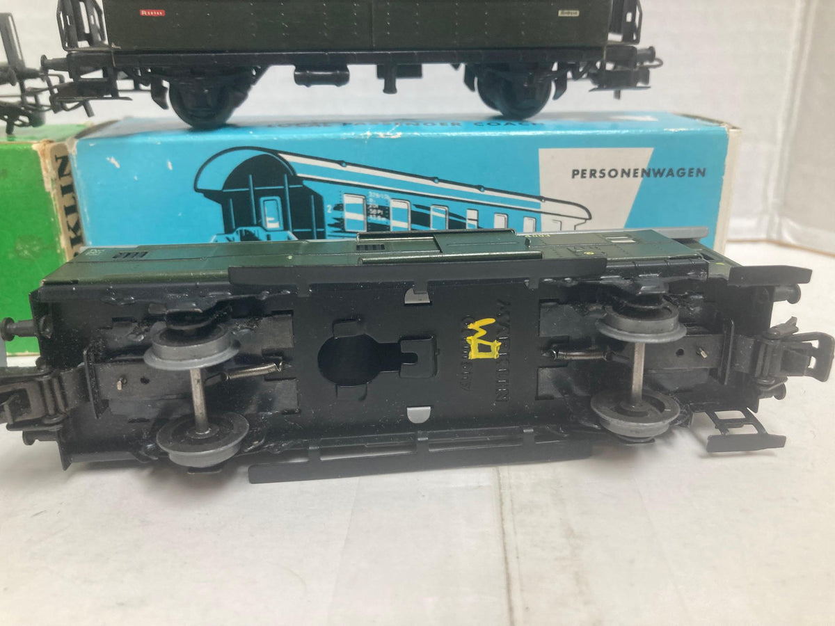 Marklin lot of 4 passenger Wagons, HO Scale (4002,4003,3291,4051 ...